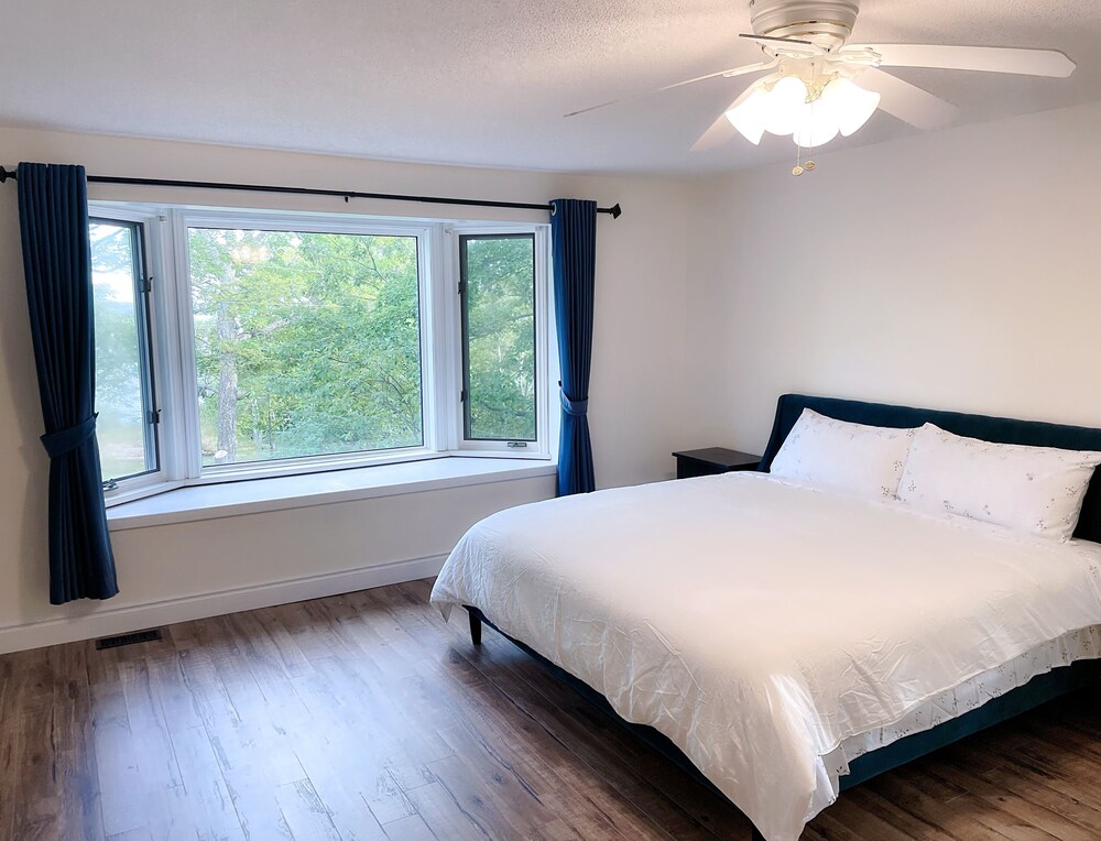 Lakeview Cottage with Private Swimming Pool - Bobcaygeon | Vrbo