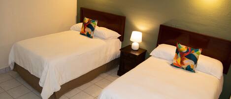 Quarto Duplo Básico | Wi-fi grátis, roupa de cama fornecida