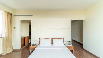 Suite Executiva | Minibar, cofre no quarto, secretária