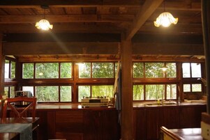 Geladeira grande, cooktop, panela elétrica de arroz, liquidificador