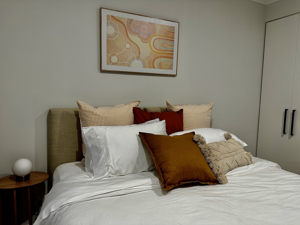 Umatah Retreat Chalet: Luxury bush retreat with water & city views ...