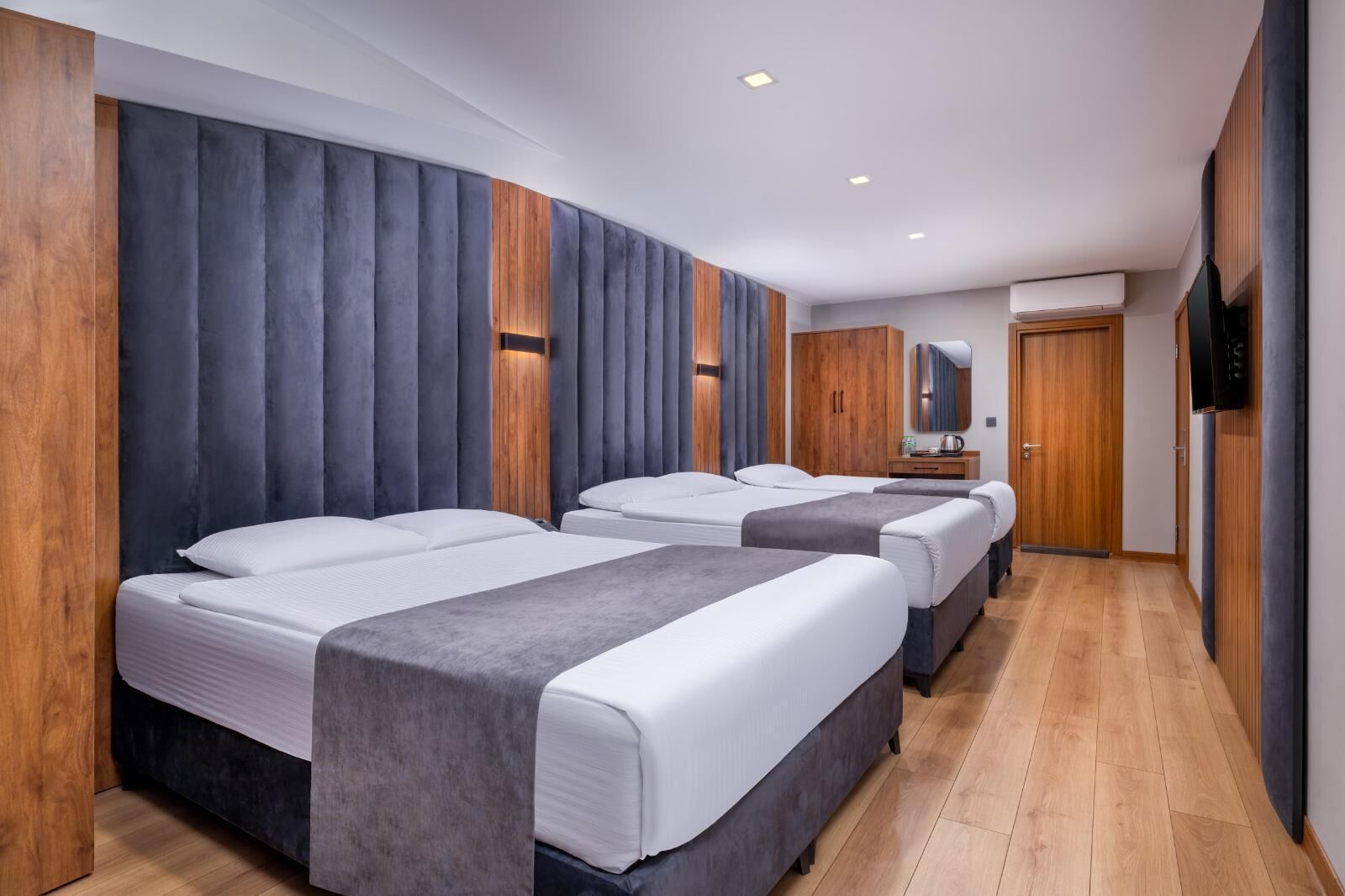 Quarto Familiar | Lençóis de algodão egípcio, roupa de alta qualidade, minibar 