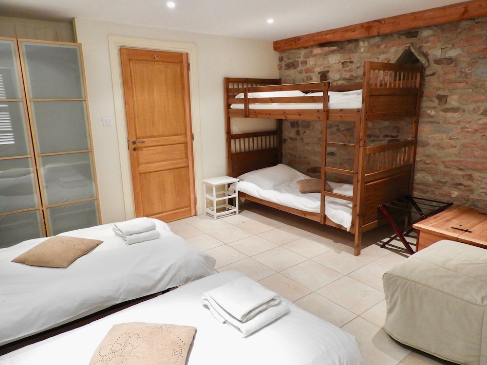 La Roche Ferme 5 Chambres Avec Terrasse Et Accès à Une Piscine Commune - Mâcon