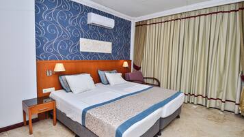 Quarto Deluxe | Minibar, Wi-fi grátis, roupa de cama fornecida