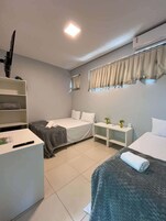 Quarto Triplo Standard | Roupa de cama fornecida