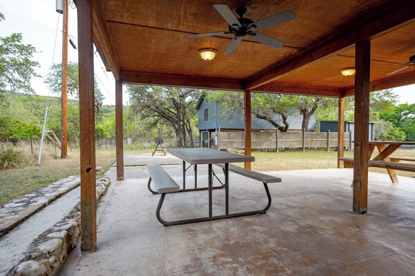Vacation Home Walking Distance To The Frio - Concan, TX