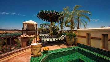 Piscina exterior, toldos gratuitos, espreguiçadeiras