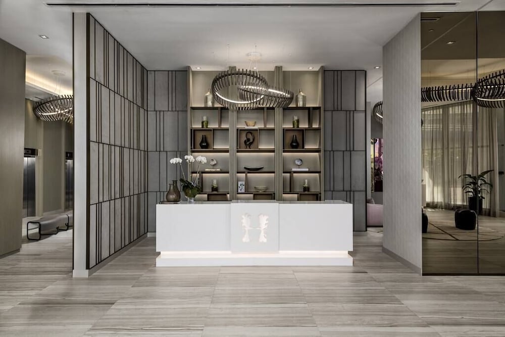Condo Resort Style In Hollywood Beach -3 - Sunny Isles Beach, FL