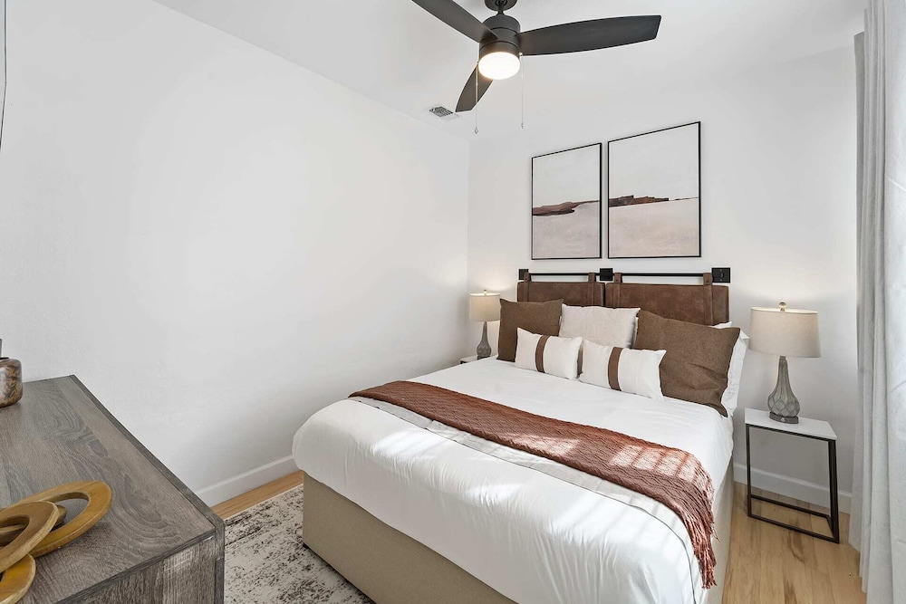 Spacious 8br W/ Guesthouse + Pool & Tons Of Games - Sunrise, FL
