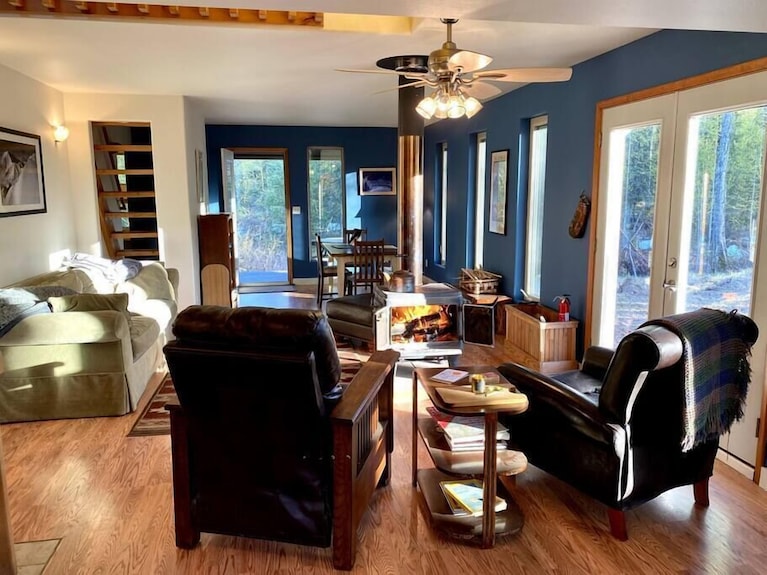 Quiet, Elegant & Cozy -- 4 Miles From Downtown - Alaska