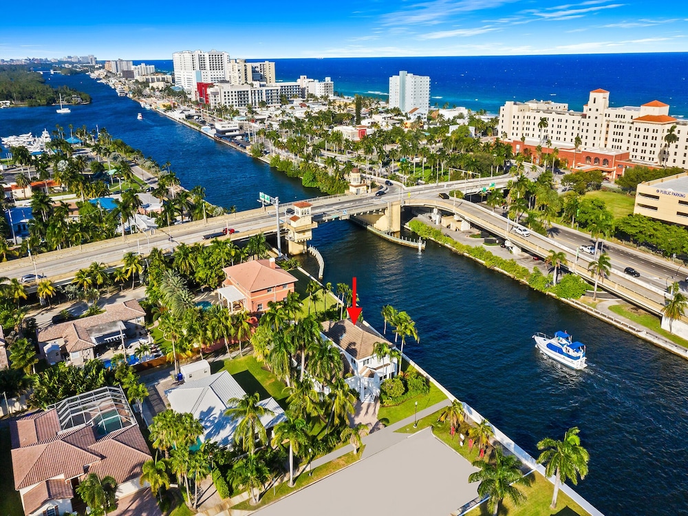 Intercostal Beauty With Heated Pool + Spa! - Sunrise, FL