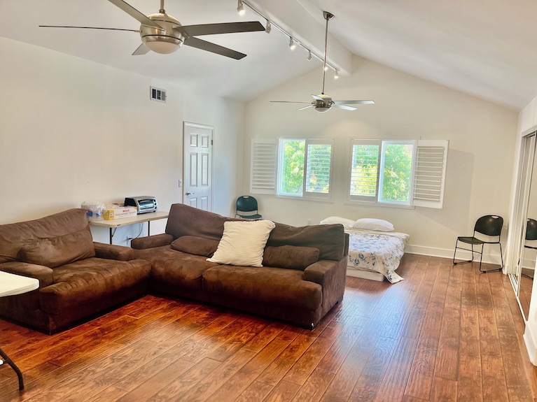 Private Guest-suite With Separate Entrance - Los Angeles, CA