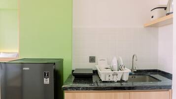 Apartamento | Cozinha privada | Geladeira grande, cooktop