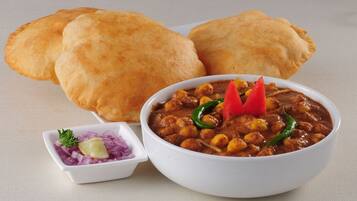 Pequeno-almoço continental diário (300 INR por pessoa)