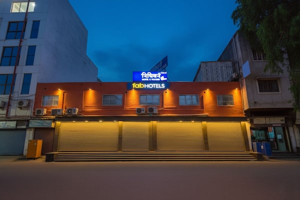 Fabhotel Nidhivan - Surat