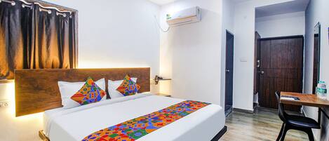 Quarto Deluxe | Lençóis de algodão egípcio, roupa de alta qualidade, cofre no quarto