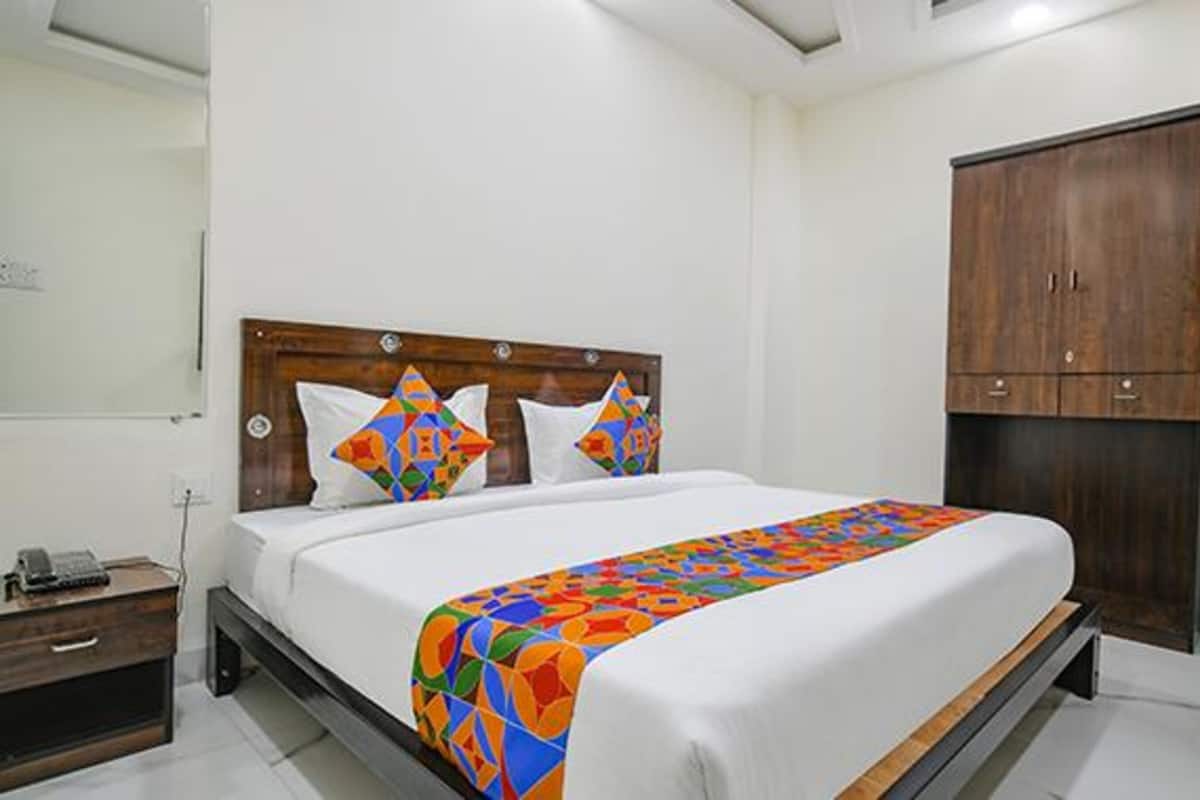 Quarto Deluxe | Lençóis de algodão egípcio, roupa de alta qualidade, cofre no quarto