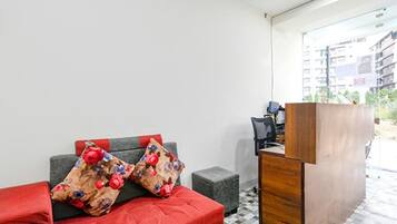 Área de estar no saguão