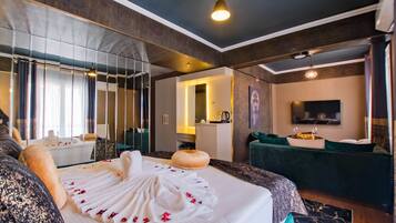 Quarto Deluxe | Roupa de alta qualidade, minibar, cofre no quarto