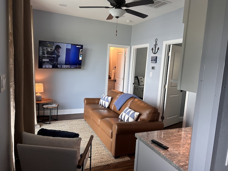 Lake Granbury Cottage, Just Steps From The Historic Square! - Granbury, TX