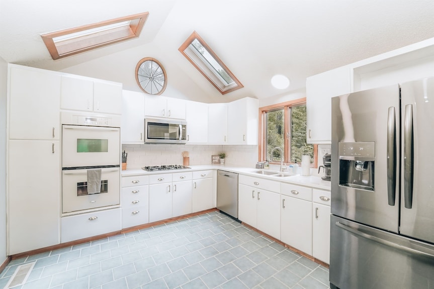 Near Lake Mi | Private Setting | Hot Tub & Sauna | Game Garage - Michigan