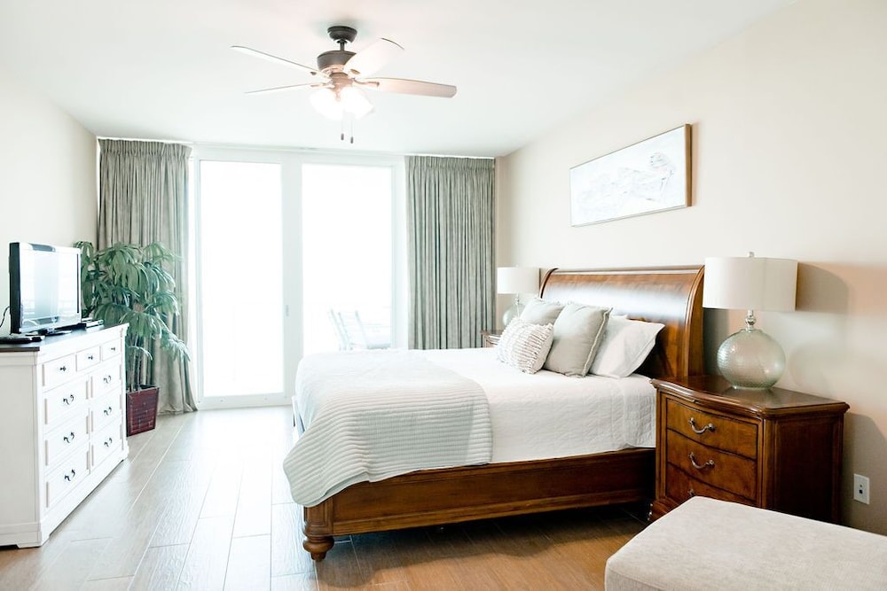 PROFESSIONALY DECORATED, 3 BED 3 BATH UNIT!!! ASK ABOUT DISCOUNTS ...