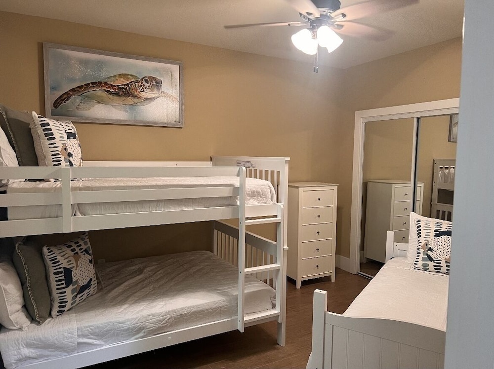 PROFESSIONALY DECORATED, 3 BED 3 BATH UNIT!!! ASK ABOUT DISCOUNTS ...