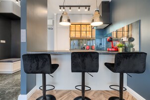 Apartamento, 1 quarto | Cozinha privada | Uma máquina de café expresso, uma cafeteira/bule, uma chaleira elétrica 