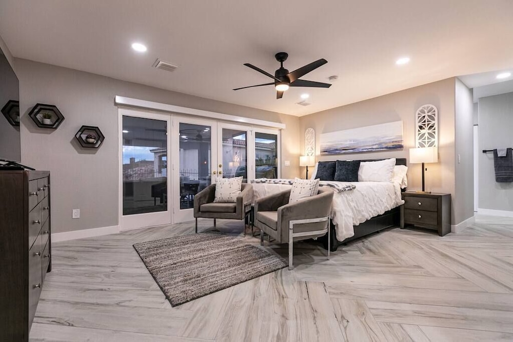 Stunnig Lake View, Heated Pool, Single Story! - Boulder City | Vrbo