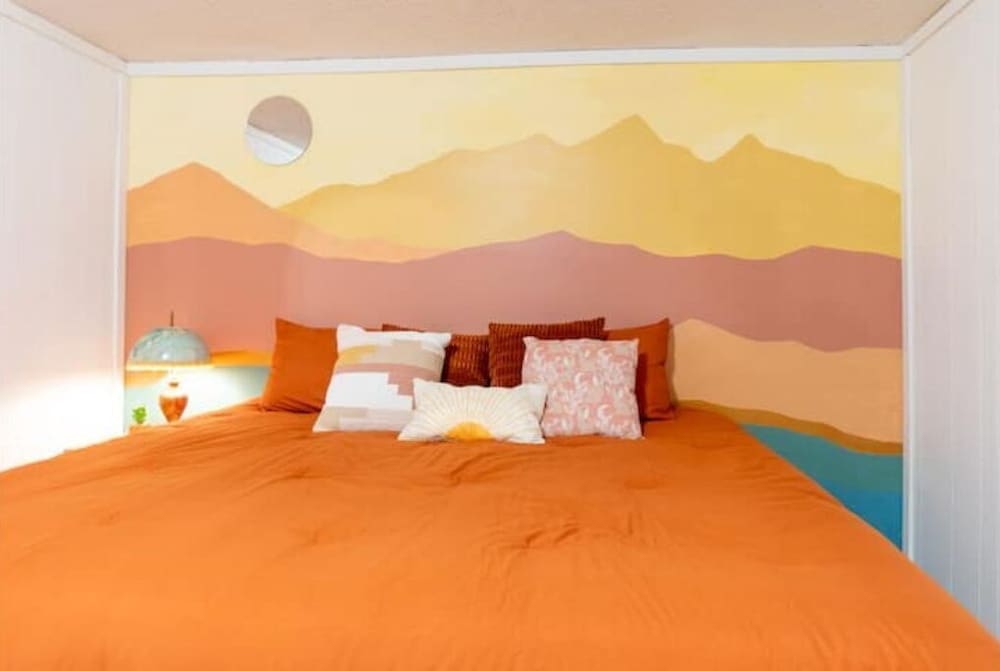 Cozy Copper Cabin In The City - The Whole Place Is Yours! - Sioux Falls, SD