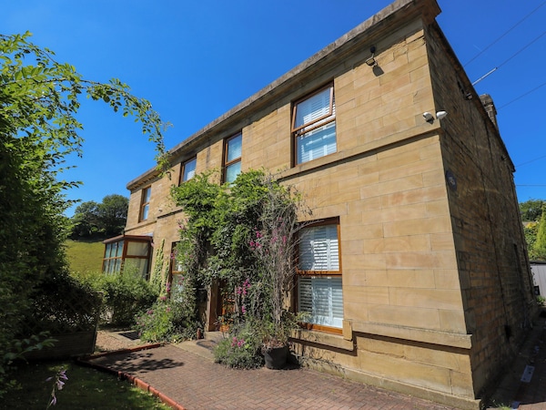 The Old Post Office - Pet Friendly Group Stays In Holmfirth - Holmfirth