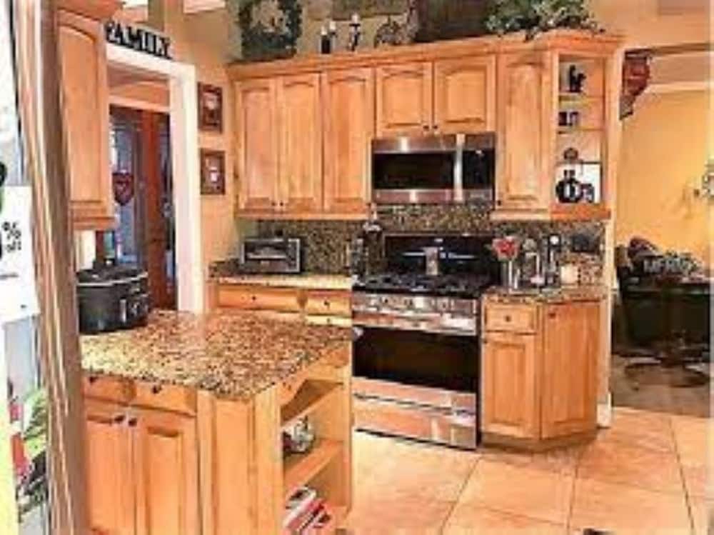 Resort Style Home On The Second Tee - Tampa, FL