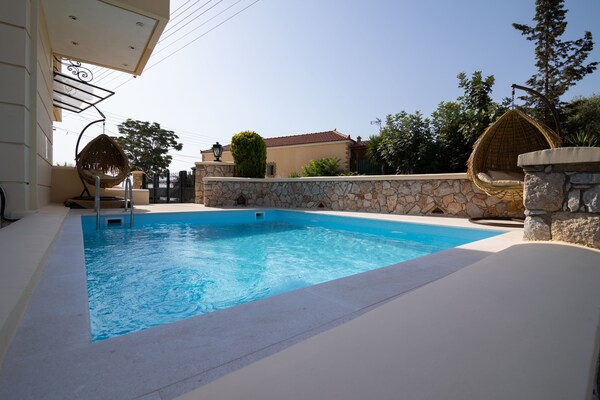 Votsalakia Hotel & Luxury Apartments - Саламин