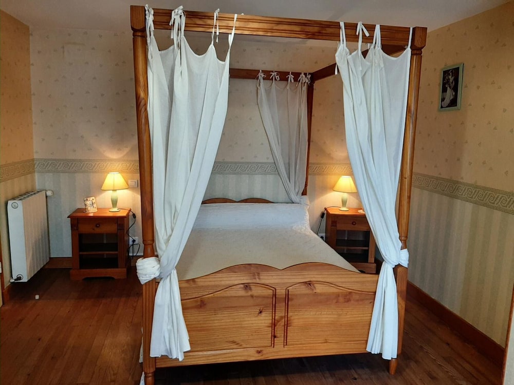 Charming 18th Century Gîte With Garden, Fireplace, And Modern Amenities - Loire