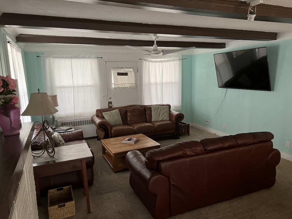 Historic Beach Side Getaway - Pet Friendly, Wifi By Redawning - Portsmouth, VA