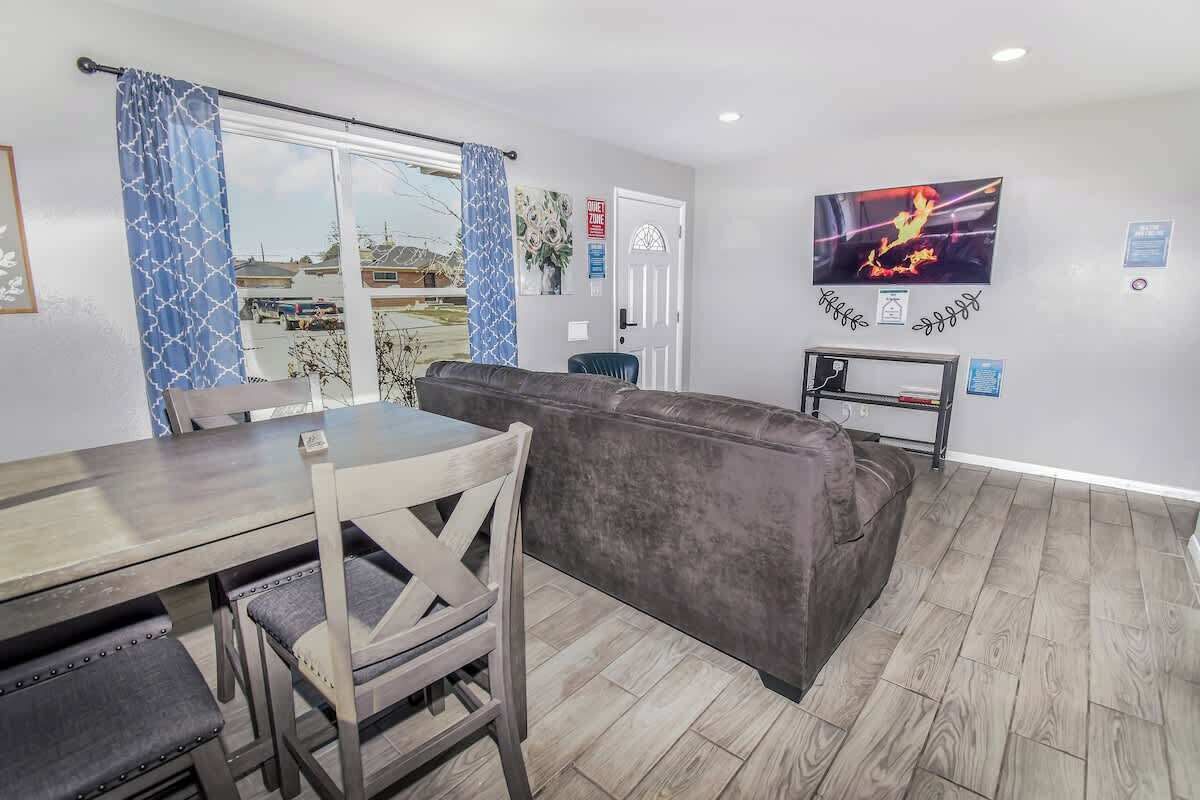 Awesome Two Bedroom Family Upper Unit In Denver - Wheat Ridge, CO