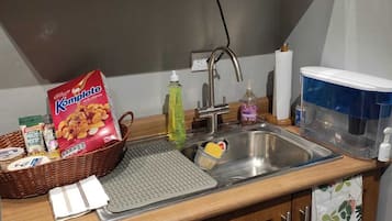 Quarto casal premium | Cozinha americana privada | Frigobar, micro-ondas, lava-louças, cafeteira/chaleira
