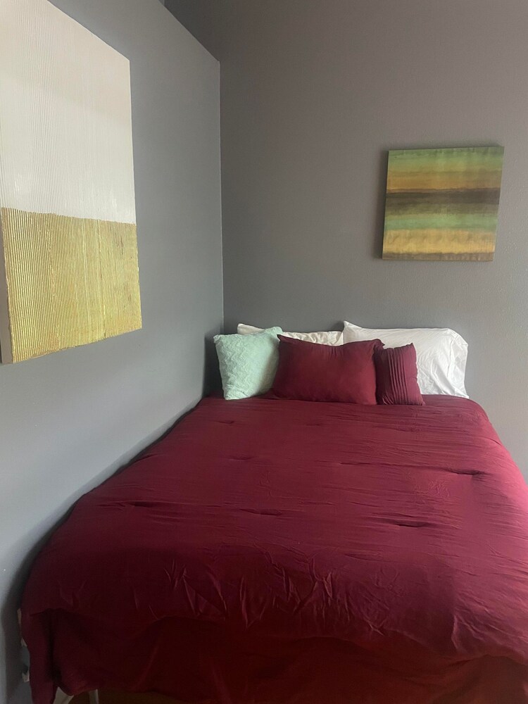 Lakeview Townhome Centrally Located - Mango | Vrbo