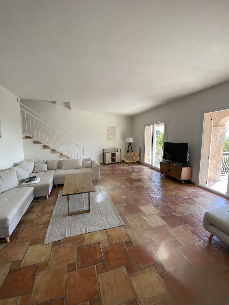 Peaceful Villa By The Sea, Overlooking The Gulf Of Saint Tropez - Plages de Saint-Tropez