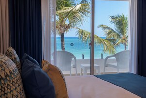 Quarto casal standard, vista para o mar | Cofres nos quartos, escrivaninha, espaço de trabalho para notebook