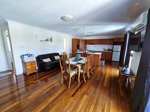 Apartamento Familiar | Refeições no quarto