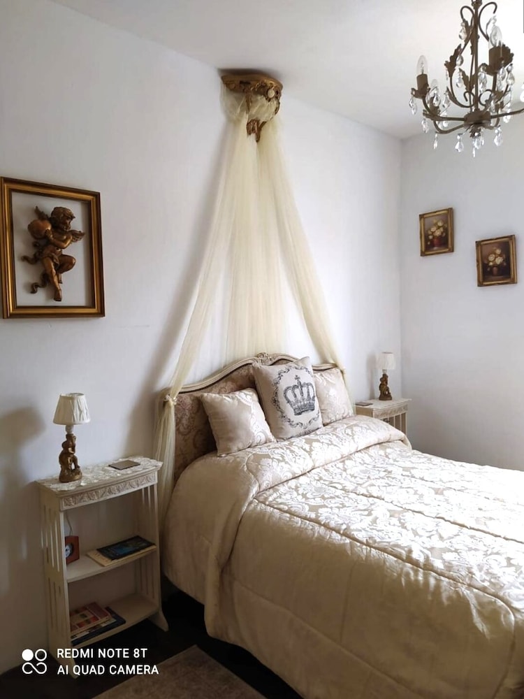 Boutique Townhouse With Mountain Views And River - Aude