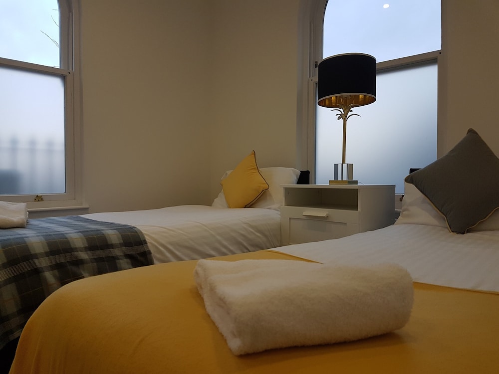 Spacious 2 Bedroom Close To Station And Shopping - Chelmsford