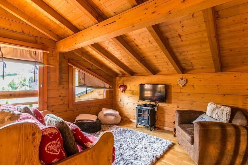 Gîte Dans Chalet 6/8 Pers Entrée Privée,navette De Ski ,Sdb Balnéo - Les Carroz d'Arâches