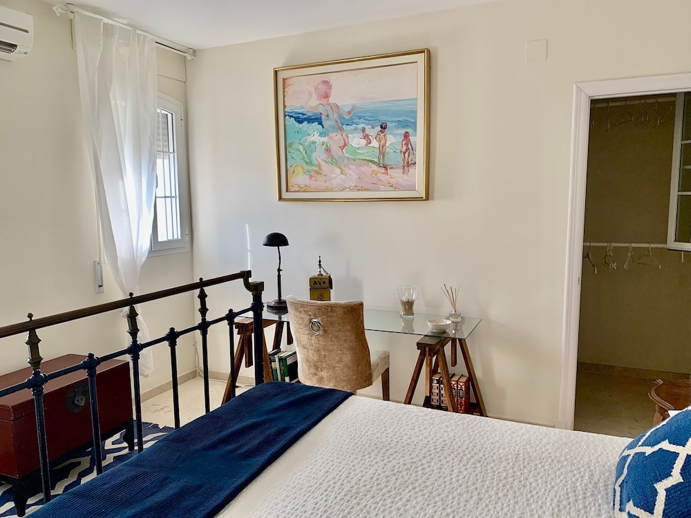Villa, Between The Golf Course And The Beach, In Vistahermosa. - Cádiz