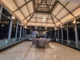 Suíte | Área de estar | TV de tela plana 40 polegadas com canais a cabo, TV, filmes pagos