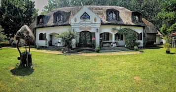 Fachada da propriedade