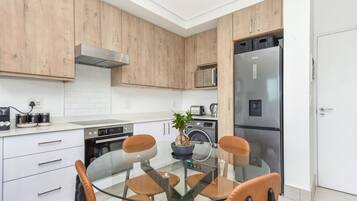 Apartamento conforto | Cozinha privada | Geladeira, micro-ondas, fogão, cooktop