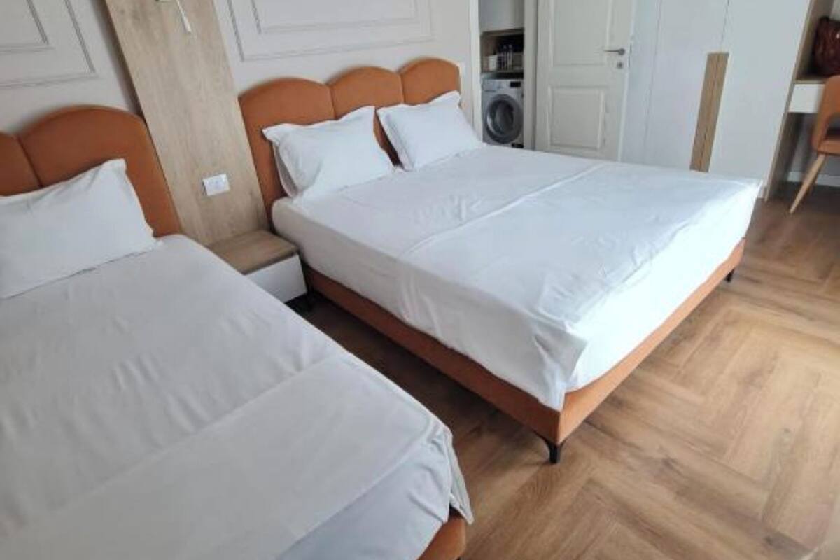 Roupa hipoalergénica, minibar, secretária, quartos insonorizados