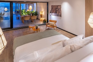 Quarto Duplo Premium, 1 quarto, piscina privativa, vista para o mar | Minibar, cofre no quarto, com decoração personalizada, secretária